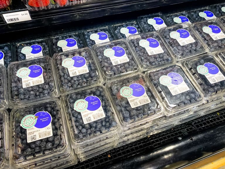 How Long Do Blueberries Last? (Tips for Storing) - Watch Learn Eat